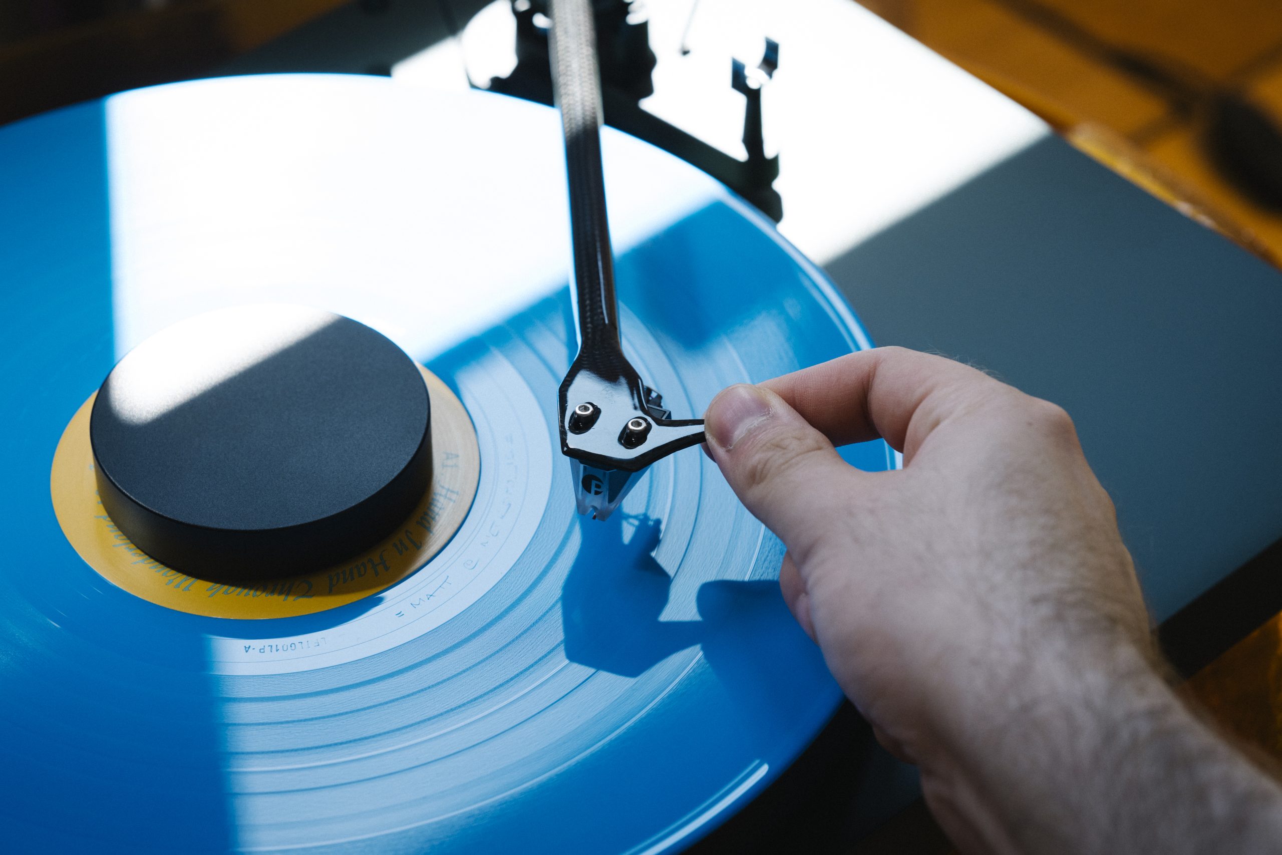 Discover the best mid-range turntables for an unforgettable sound ...